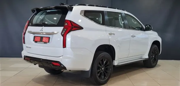 New-Generation Mitsubishi Pajero Sport Turns Heads